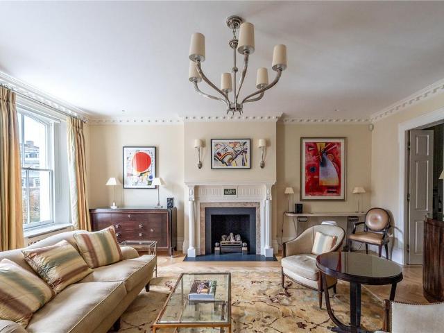 Onslow Square, London, SW7 1 bed apartment to rent £9,100 pcm £2,100 pw