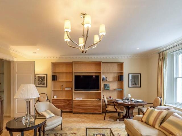 Onslow Square, London SW7, 1 bed flat to rent, £9,100 pcm | PrimeLocation