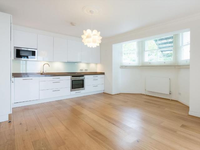 Onslow Square, London SW7, 2 bed flat to rent, £4,550 pcm | PrimeLocation