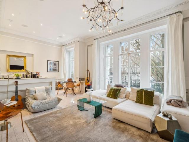 Onslow Square, London SW7 2 bed flat to rent £7,150 pcm £1,650 pw