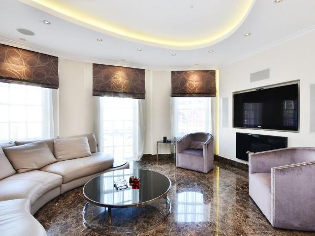 Onslow Square, South Kensington. 3 bed flat to rent £8,017 pcm £1,850 pw