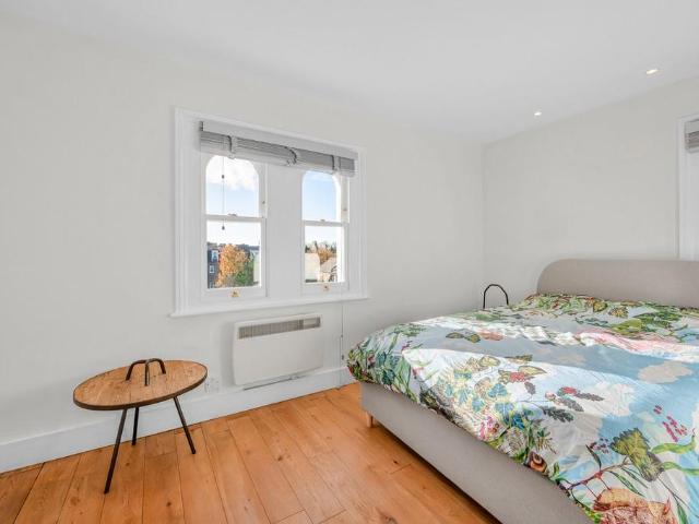 Onslow Road, Richmond, Surrey 1 bed flat to rent £2,500 pcm £577 pw