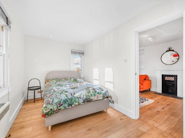 Onslow Road, Richmond, Surrey 1 bed flat to rent £2,500 pcm £577 pw