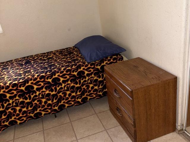 ONTARIO ROOM FOR RENT