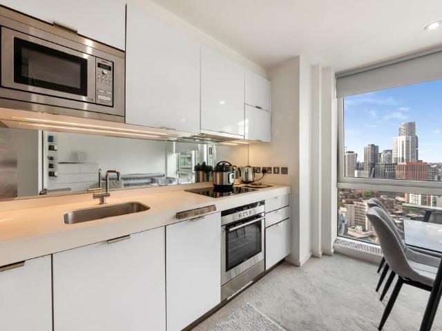 Ontario Tower, New Providence Wharf. Studio to rent £1,950 pcm £450 pw