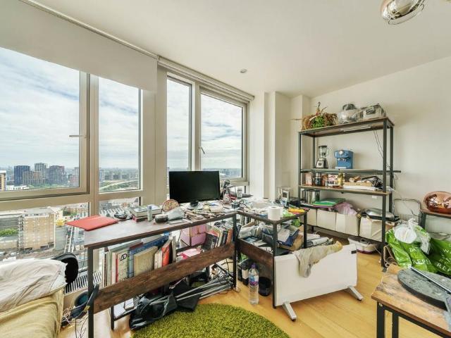 Ontario Tower, Canary Wharf, London, E14 Studio to rent £1,925 pcm £444 pw