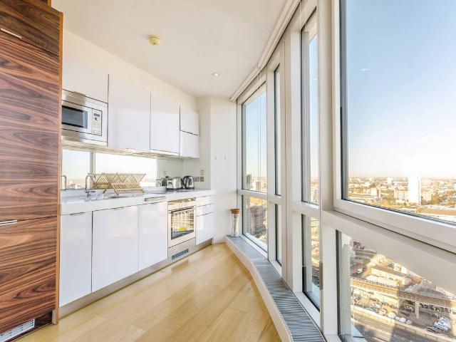 Ontario Tower, Canary Wharf, London E14, 1 bed flat to rent, £2,275 pcm | PrimeLocation