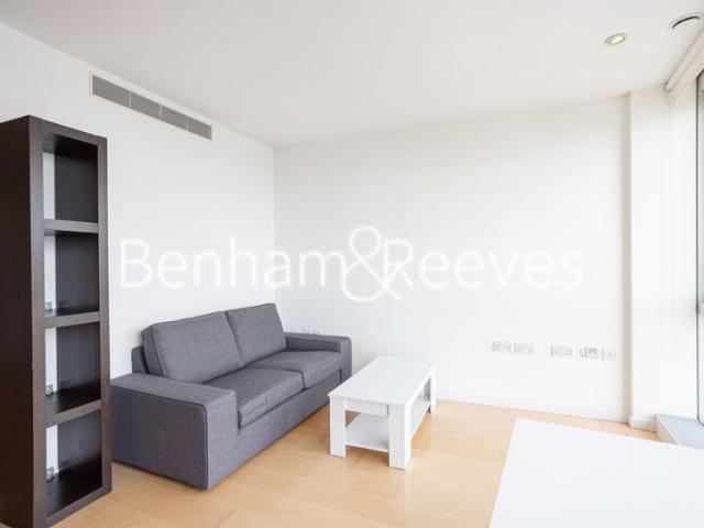 Ontario Tower, Fairmont Avenue E14, Studio to rent, £1,850 pcm | PrimeLocation