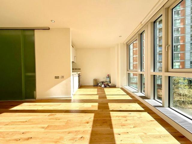 Ontario Tower, London E14 Studio to rent £1,775 pcm £410 pw