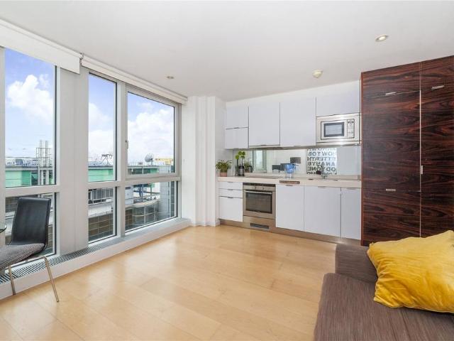 Ontario Tower, 4 Fairmont Avenue. Studio to rent £1,900 pcm £438 pw
