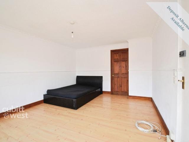 Osney Close, Crawley RH11, Studio to rent, £850 pcm | PrimeLocation