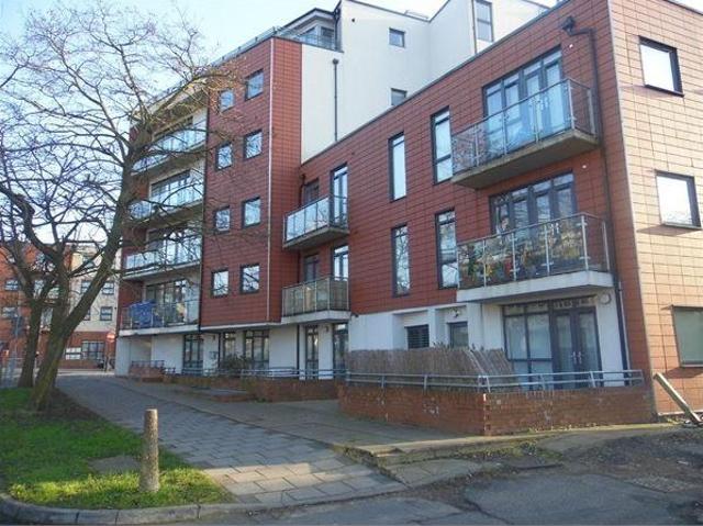 Osbury Court, Shaftesbury Avenue. 2 bed flat to rent £1,750 pcm £404 pw