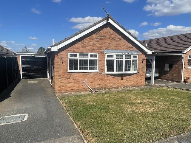 Osbaston Close, Hinckley LE10, 2 bed detached bungalow to rent, £1,100 pcm | PrimeLocation