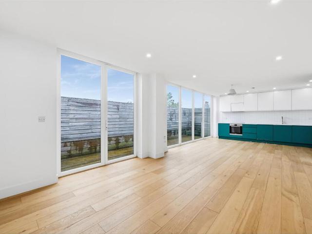 Osborn House, Osborn Terrace, Blackheath, Greenwich SE3, 2 bed flat to rent, £2,500 pcm | PrimeLocation