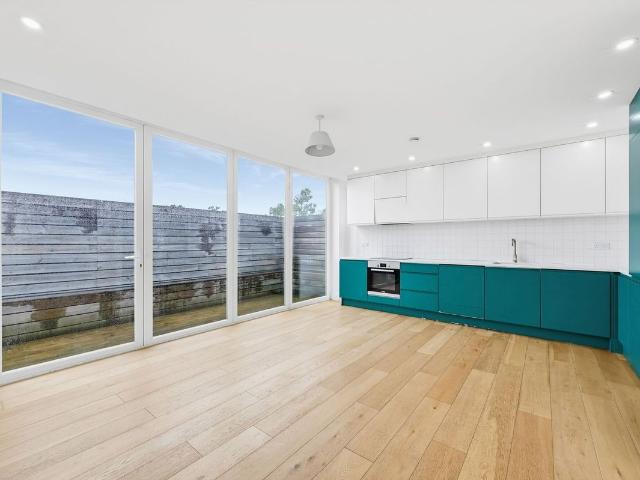 Osborn House SE3, 2 bed flat to rent, £2,400 pcm | PrimeLocation