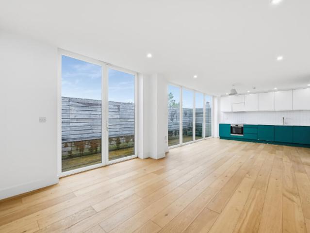 Osborn Terrace, Blackheath SE3, 2 bed flat to rent, £2,500 pcm | PrimeLocation