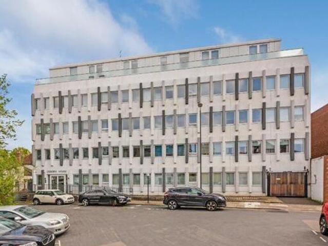 Osborn Terrace, London, 2 Bedroom Flat