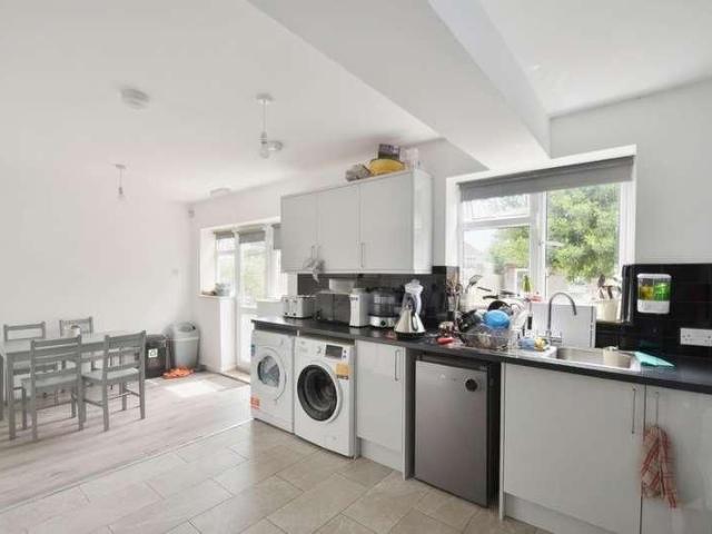 Osborne Avenue, Staines upon thames, TW19
