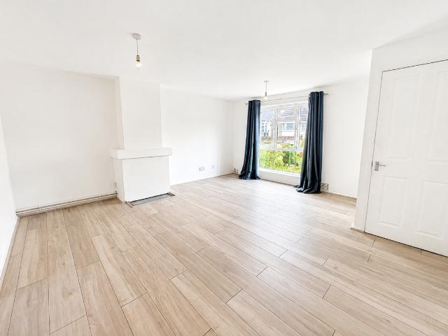 Osborne Road, Basildon SS16, 3 bed property to rent, £1,750 pcm | PrimeLocation