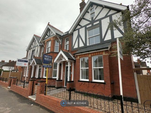 Osborne Road, Egham TW20, 2 bed flat to rent, £1,500 pcm | PrimeLocation