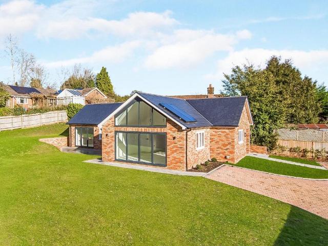 Osborne Road, Jarvis Brook 2 bed detached bungalow to rent £2,400 pcm £554 pw