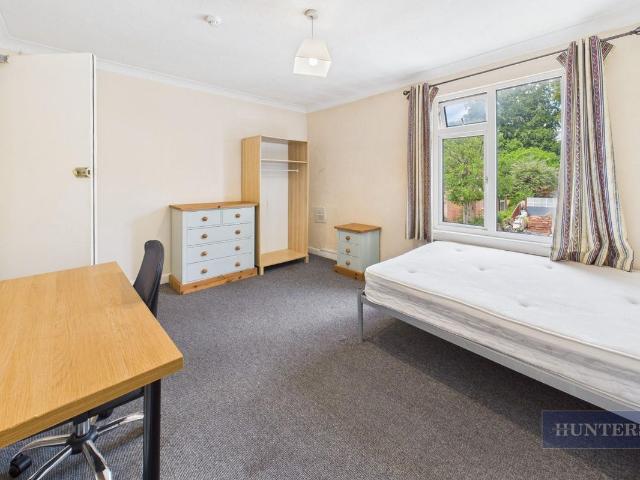 Osborne Road North, Southampton SO17, 5 bed semi detached house to rent, £2,050 pcm | PrimeLocation