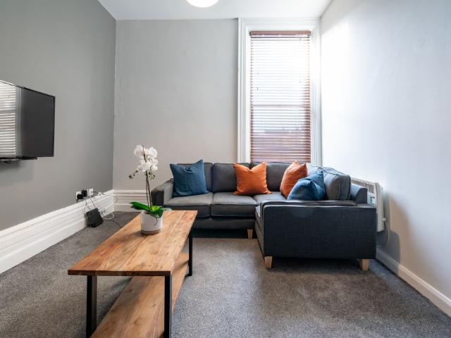Osborne Road, Newcastle NE2, 3 bed flat to rent, £758 pppm | PrimeLocation