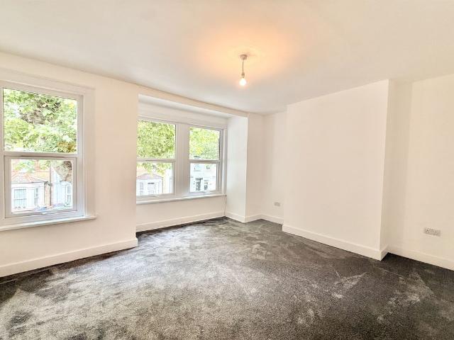 Osborne Road, Westcliff On Sea SS0, 1 bed flat to rent, £875 pcm | PrimeLocation