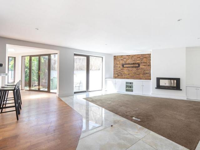 Osborne Road, Willesden Green. 4 bed detached house to rent £4,400 pcm £1,015 pw