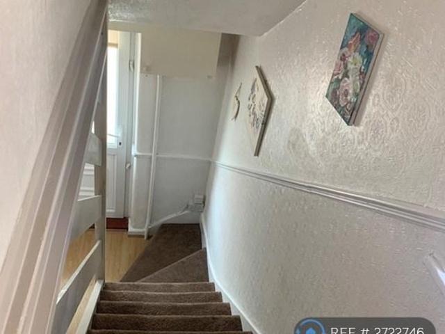 Osborne Square, Dagenham, RM9 3 bed semi detached house to rent £1,900 pcm £438 pw