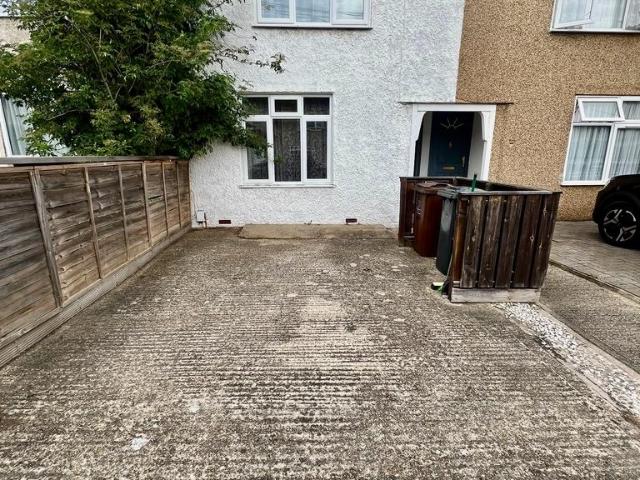 Osborne Square, Dagenham RM9 2 bed terraced house to rent £1,725 pcm £398 pw