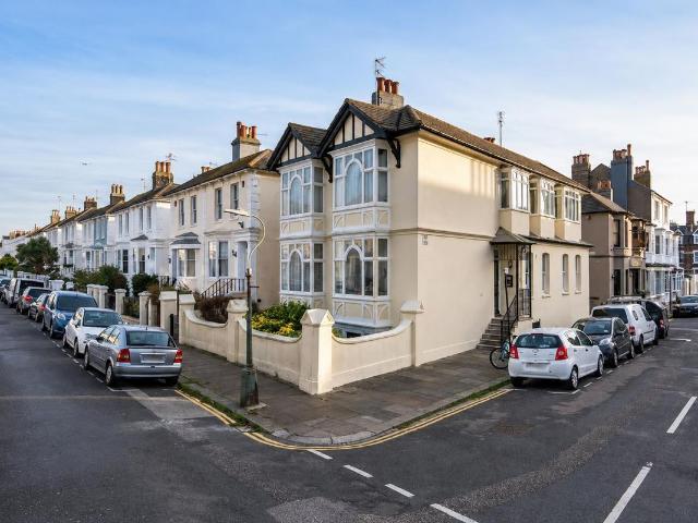 Osborne Villas, Hove BN3, Studio to rent, £950 pcm | PrimeLocation