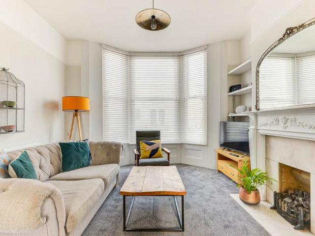 Osbourne Villas, Hove 2 bed maisonette to rent £2,850 pcm £658 pw