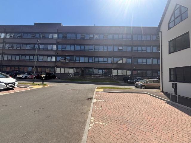 Osbourne Gardens, Aylesbury HP19, 2 bed flat to rent, £1,250 pcm | PrimeLocation