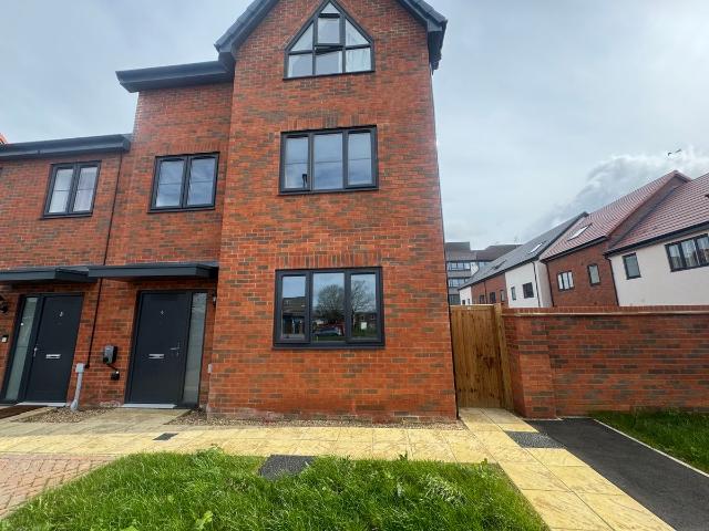 Osbourne Gardens, Aylesbury HP21, Room to rent, £750 pcm | PrimeLocation