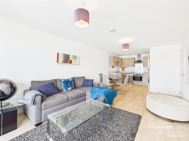 Oscar Wilde Road, Reading, Berkshire. 2 bed apartment to rent £1,695 pcm £391 pw