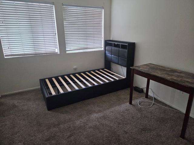 Oside livin master bdrm for rent