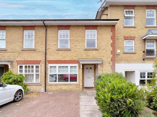 Osier Crescent, London N10 4 bed house to rent £3,000 pcm £692 pw