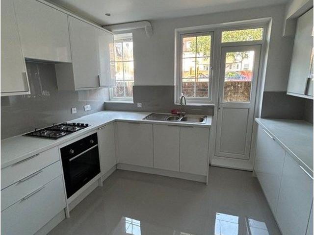 Oslac Road, London SE6, 4 bed flat to rent, £2,300 pcm | PrimeLocation