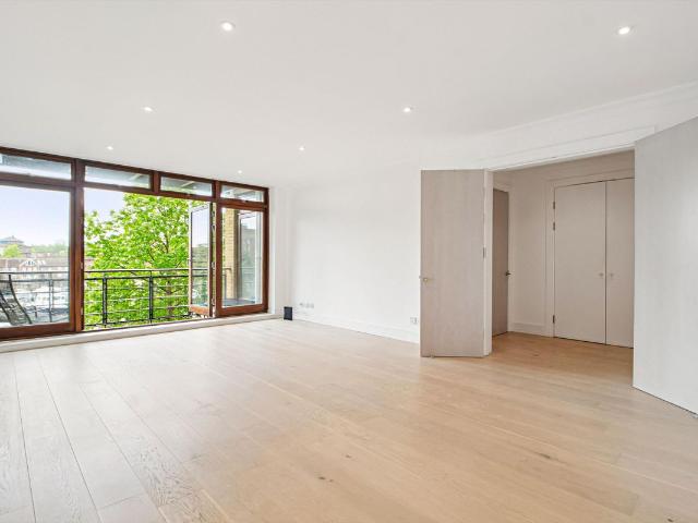 Osprey Court, St Katharine Docks, London E1W 2 bed flat to rent, £5,300 pcm | PrimeLocation