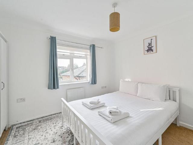 Osprey Close, Bromley, BR2 2 bed flat to rent £2,500 pcm £577 pw