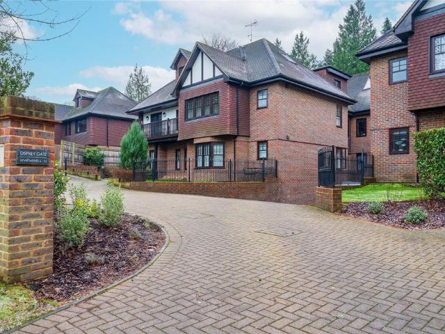 Osprey Gate, Hemel Hempstead, HP3 3 bed flat to rent £2,400 pcm £554 pw
