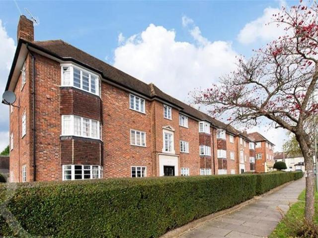 Ossulton Way, East Finchley N2 2 bed flat to rent £2,100 pcm £485 pw
