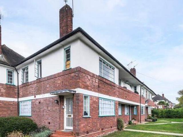 Ossulton Way, Hampstead Garden Suburb, 2 Bedroom Flat