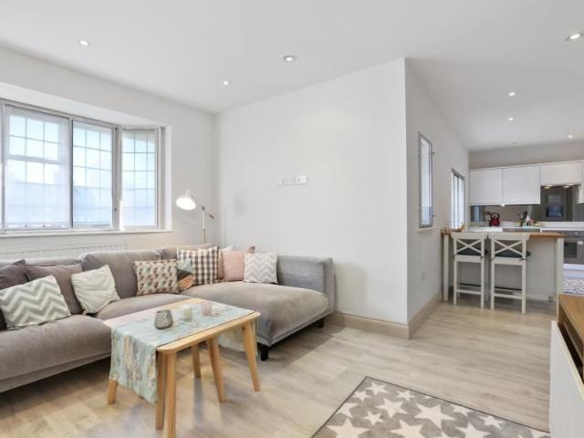 Ossulton Way, London N2, 3 bed flat to rent, £2,687 pcm | PrimeLocation