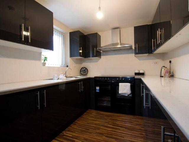 Ossory Street, Manchester M14 6 bed house to rent £4,032 pcm £930 pw