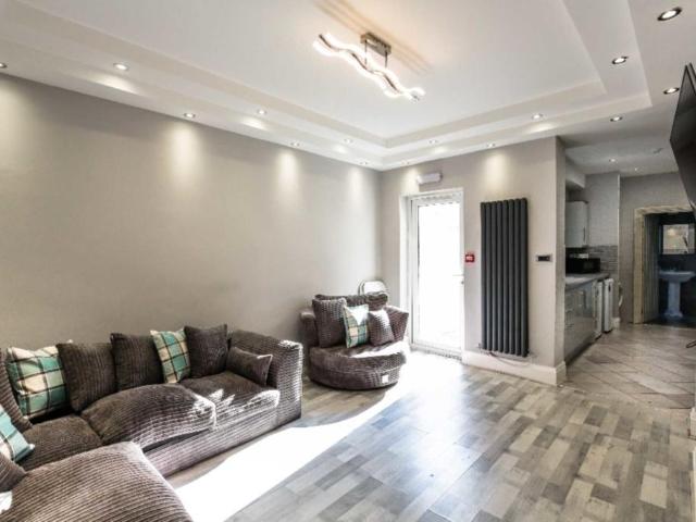 Ossory Street, Manchester M14 6 bed terraced house to rent £3,250 pcm £750 pw