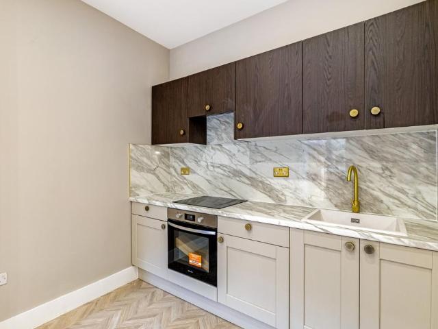 Ostade Road London SW2 1 bed flat to rent £2,095 pcm £483 pw