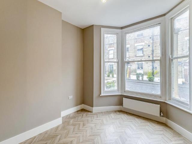 Ostade Road London SW2 1 bed flat to rent £2,095 pcm £483 pw