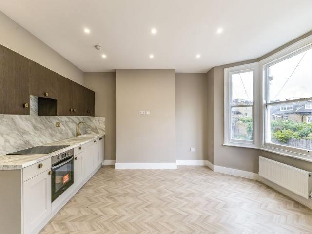 Ostade Road, London SW2, 3 bed flat to rent, £2,950 pcm | PrimeLocation